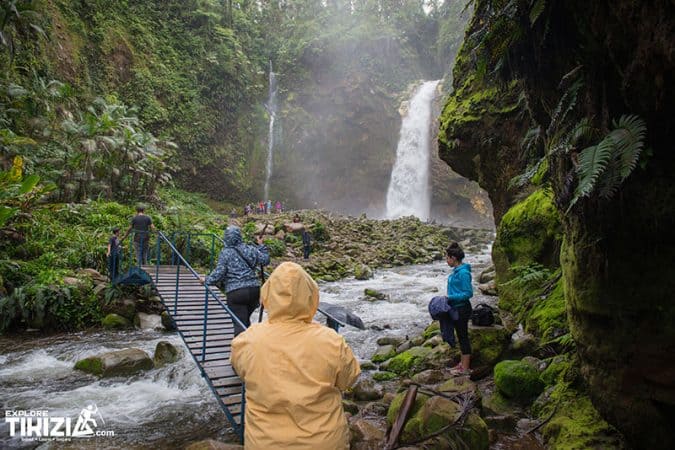 How to visit Rio Agrio Waterfall at Bajos del Toro Cloud Forest ...